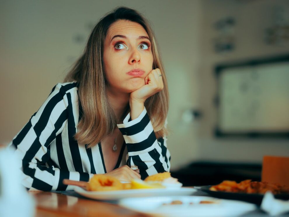 15 Rude Dining Habits You Didn’t Know Were Making You “That Person” at ...