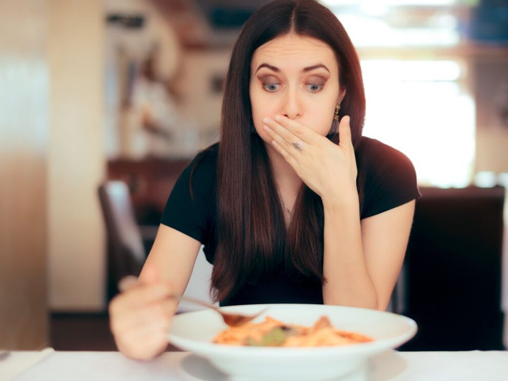 15 Rude Dining Habits You Didn’t Know Were Making You “That Person” at ...