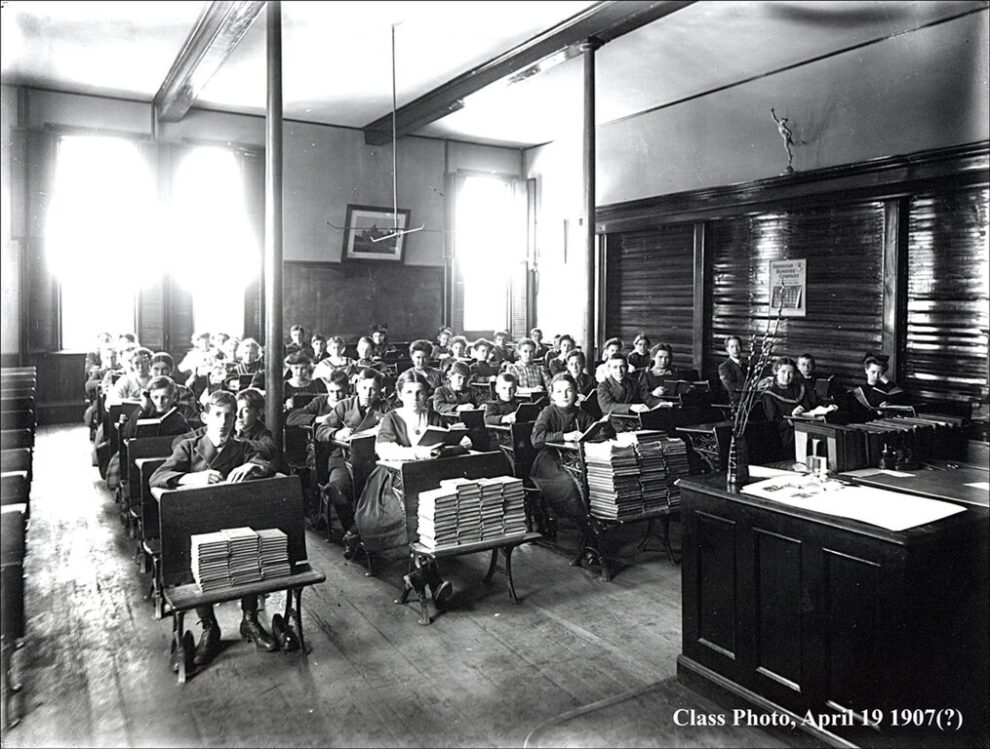 Back to School, Old-School: A Photo Journey Through Vintage Classrooms ...