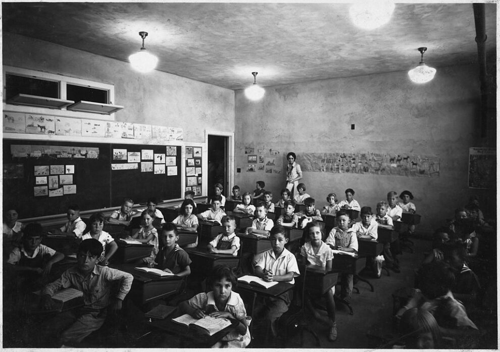 Back to School, Old-School: A Photo Journey Through Vintage Classrooms ...