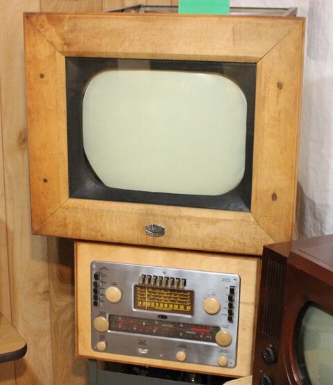 Tuning In Through Time: A Photographic Look at the Evolution of Home ...