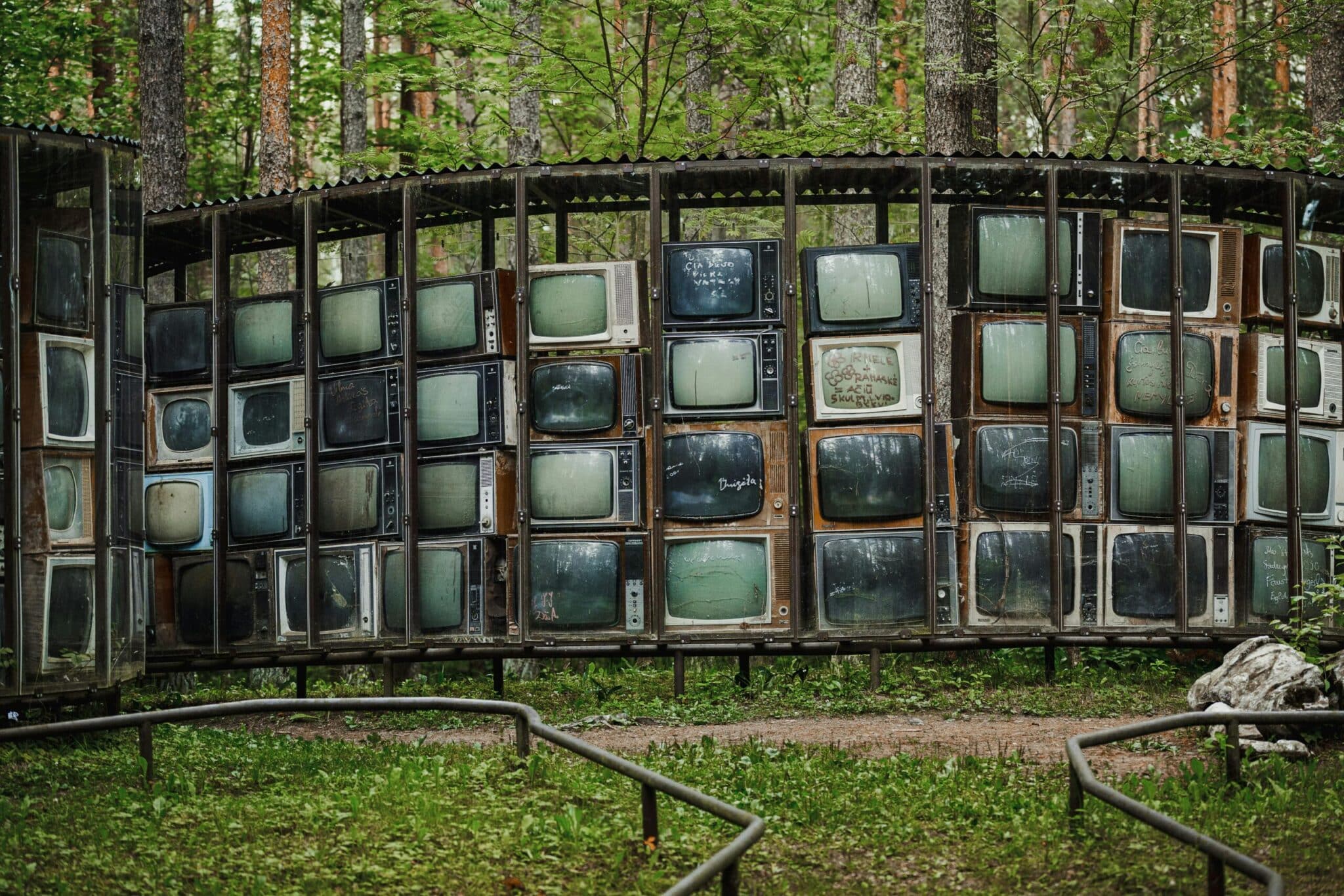 Tuning In Through Time: A Photographic Look at the Evolution of Home ...