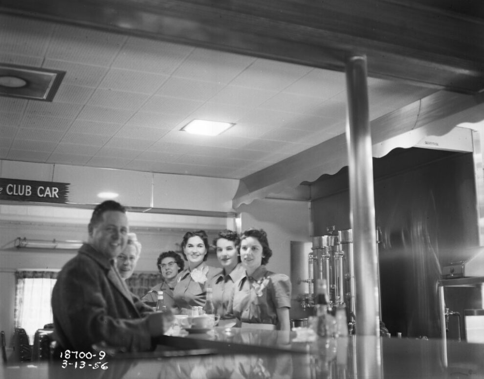 Table for Two, 50s Style: A Gallery of Classic American Diners from a ...