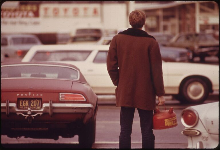 A Photo Gallery of America’s 1970s Gas Stations: Lines, Flags, and Fuel ...