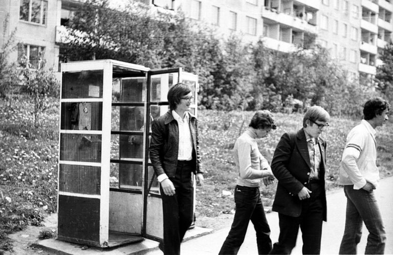Kremlin Calling: A Photographic Glimpse into Life in the 1980s Soviet ...