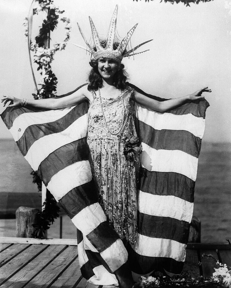 Queens of the Past: Vintage Beauty Pageant Photos from Bygone Eras ...