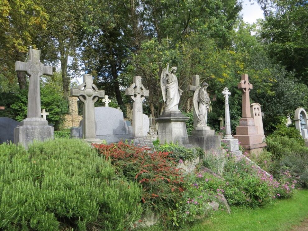 15 Breathtaking Cemeteries That Inspire Peace, Reverence, and Quiet Reflection – growmylifestyle.com