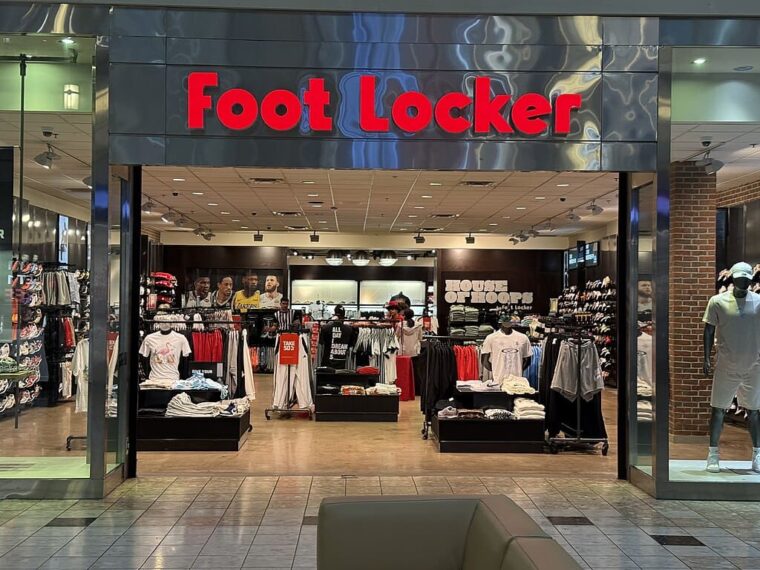 Meet Me at the Mall: The Stores That Defined 90s and 2000s Teen Life ...